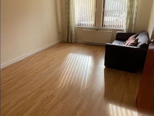 2 Bed Flat, Leyden Court, G20