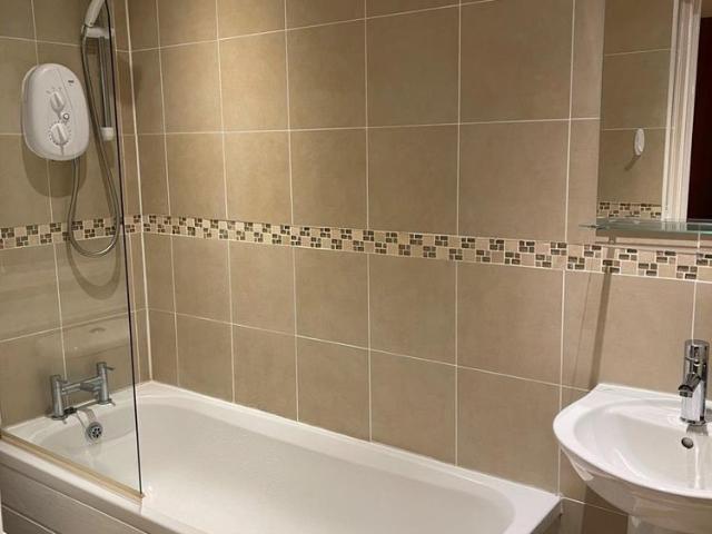 2 Bed Flat, Leyden Court, G20