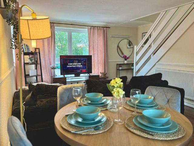 2 Bed Flat, Liebenrood Road, RG30