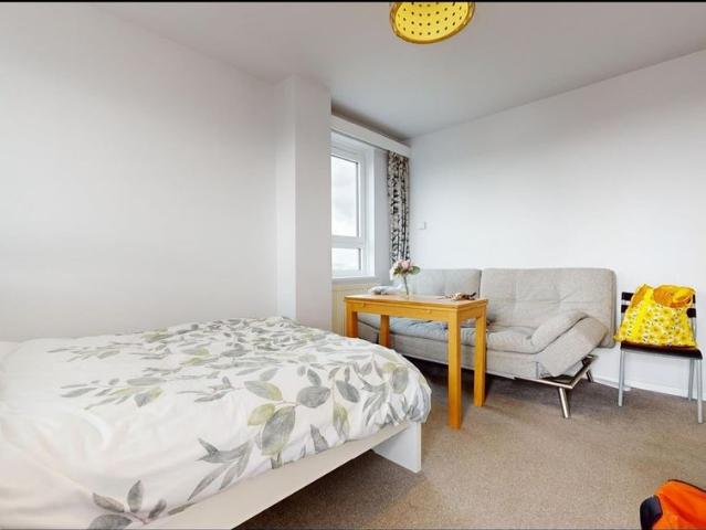 2 Bed Flat, Linacre Court, W6