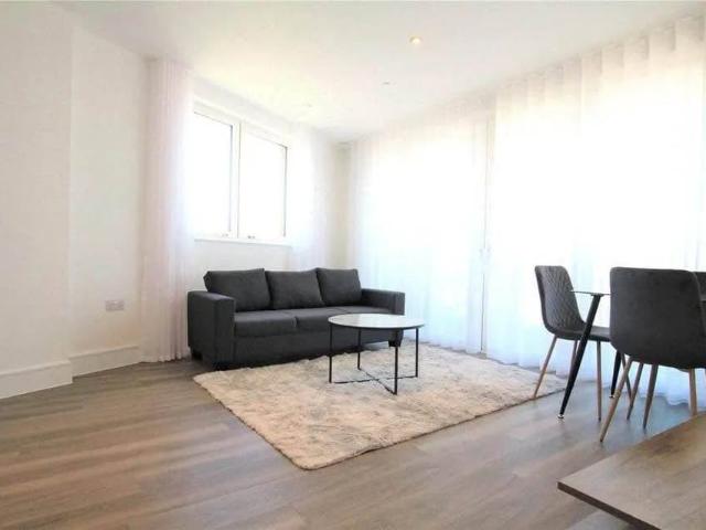 2 Bed Flat, Linear Place, SW11