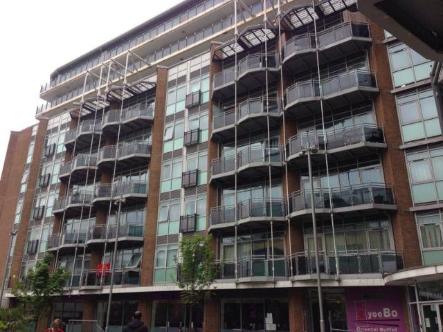 2 Bed Flat + Living Room 2 Min Stratford Station