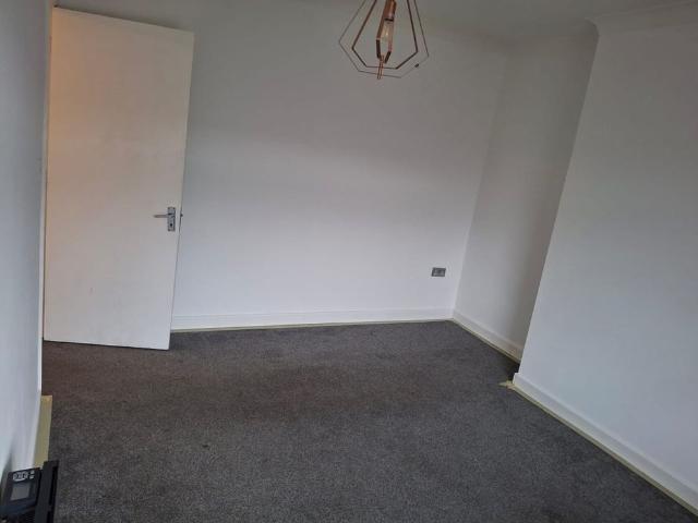 2 Bed Flat, Lodge Road, SO14