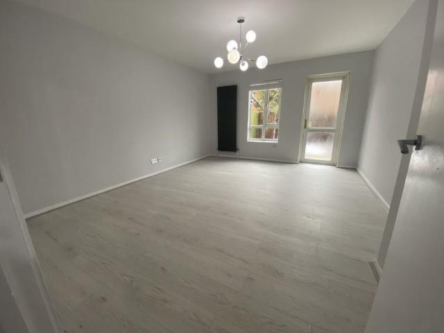 2 Bed Flat, London, CR0