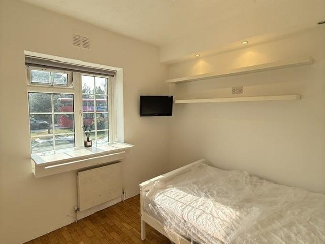 2 Bed Flat, London, NW4