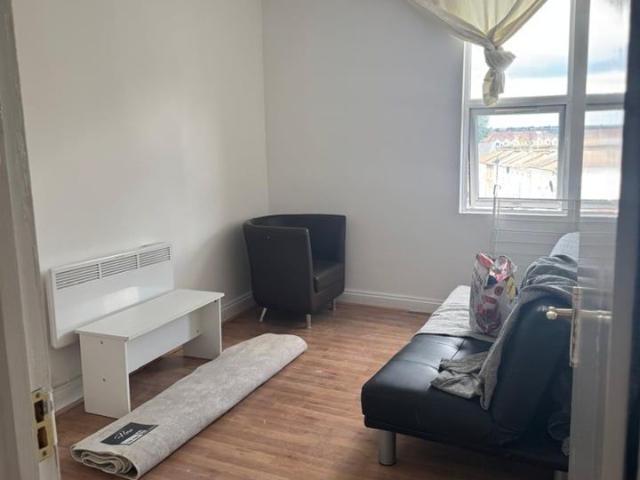 2 Bed Flat, London Road, SW17