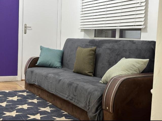 2 Bed Flat, London, SW19