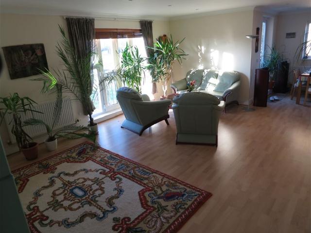 2 Bed Flat, Longworth Avenue, CB4