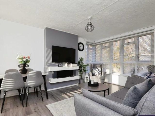 2 Bed Flat, Longbridge Road, IG11