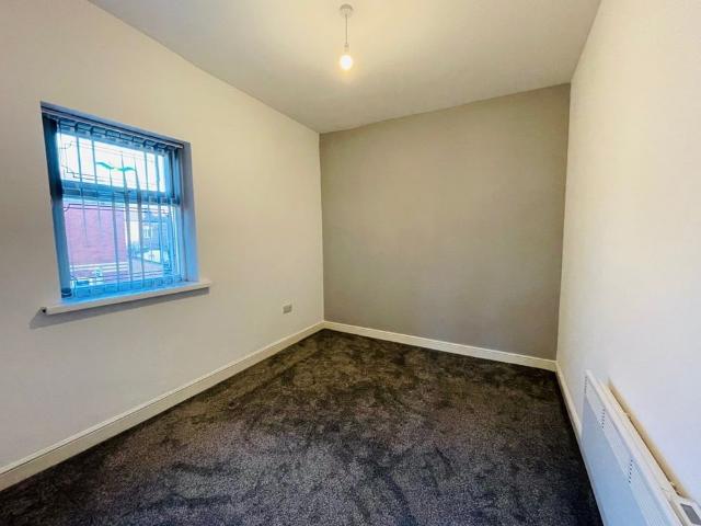 2 Bed Flat, Longden Road, M12