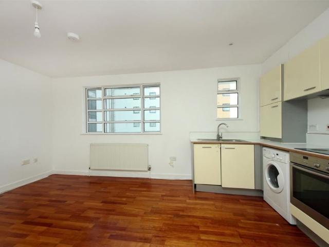 2 Bed Flat, Longfield House, W5