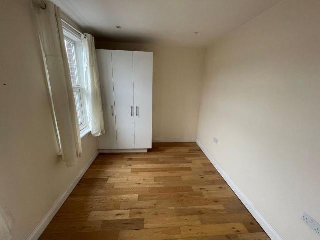 2 Bed Flat, Lower Addiscombe Road, CR0