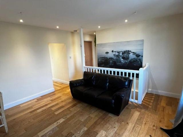 2 Bed Flat, Lower Addiscombe Road, CR0