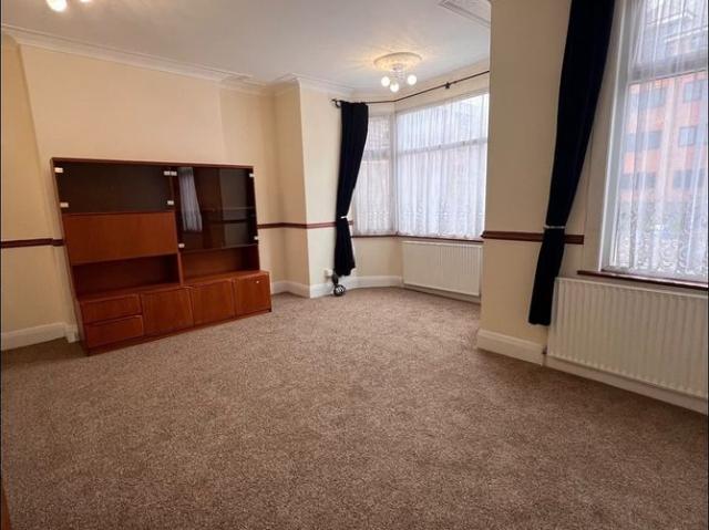 2 Bed Flat, Lowlands Road, HA1