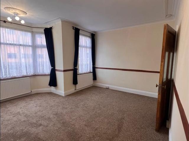 2 Bed Flat, Lowlands Road, HA1