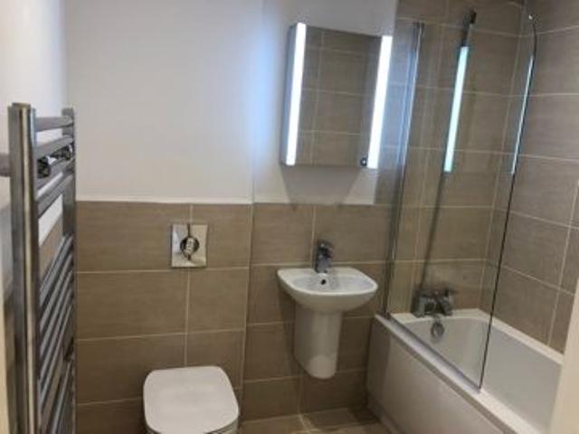 2 Bed Flat, Putney High St, SW15