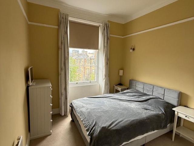 2 Bed Flat, Palmerston Place, EH12