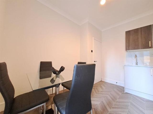 2 Bed Flat, Palmerston Road, E17