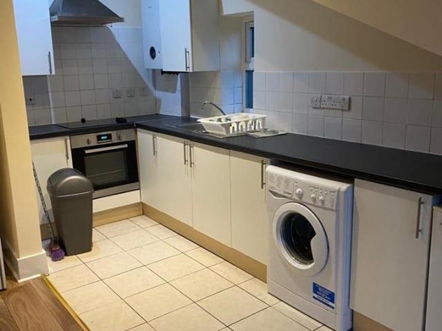 2 Bed Flat, Parchmore Road, CR7