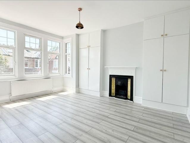 2 Bed Flat, Park Avenue, N13