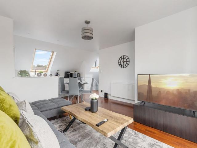 2 Bed Flat, Park Drive, NW11