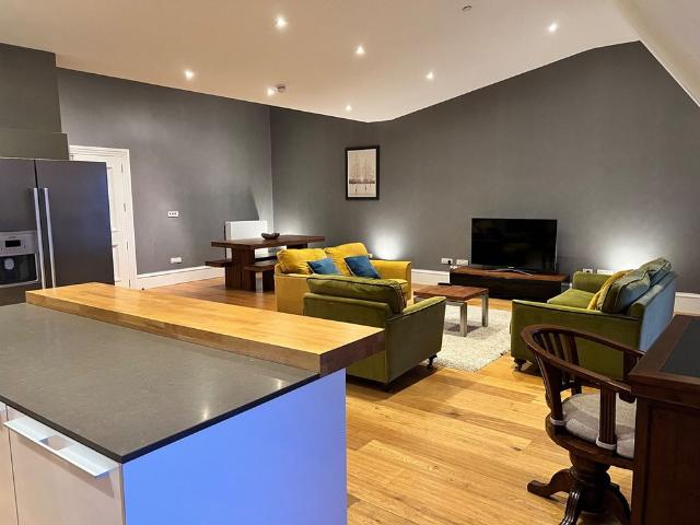 2 Bed Flat, Park Terrace, G3