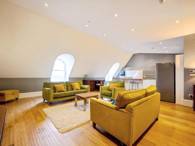 2 Bed Flat, Park Terrace, G3