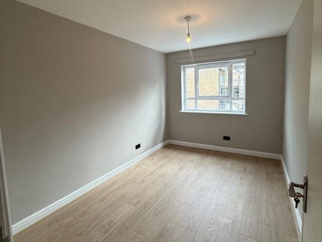 2 Bed Flat, Parkside Crescent, N7
