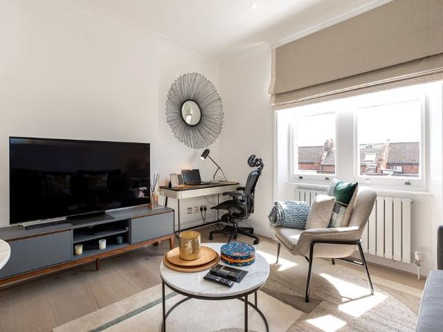 2 Bed Flat, Pater Street, W8