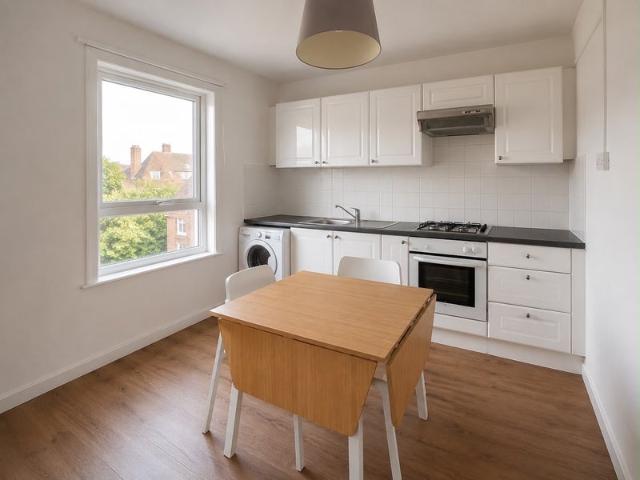 2 Bed Flat, Paxton House, SE17