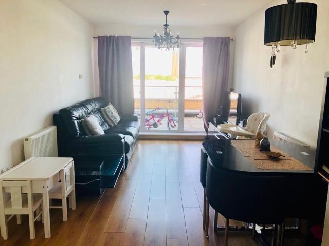 2 Bed Flat, Peebles Court, CR0