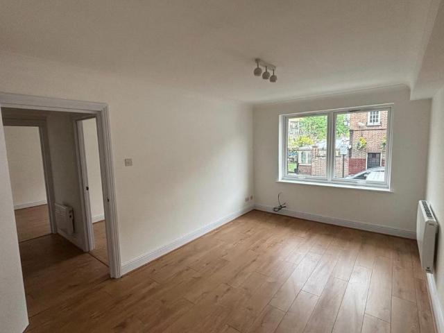 2 Bed Flat, Peninsula Court, E14