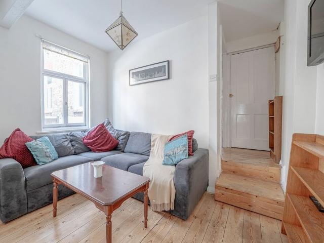 2 Bed Flat, Penwith Road, SW18