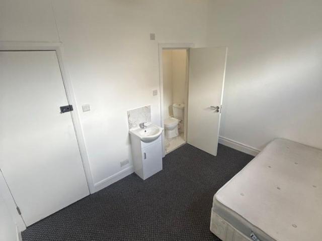 2 Bed Flat, Perry Vale, SE23
