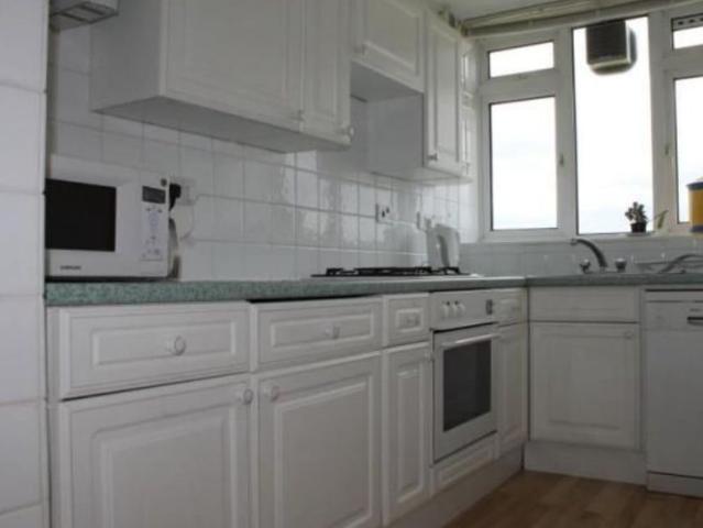 2 Bed Flat, Phelps House, SW15