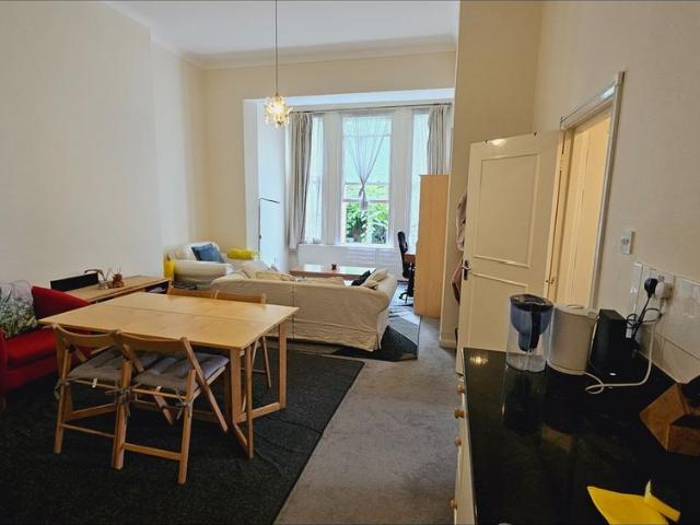 2 Bed Flat, Philbeach Gardens, SW5