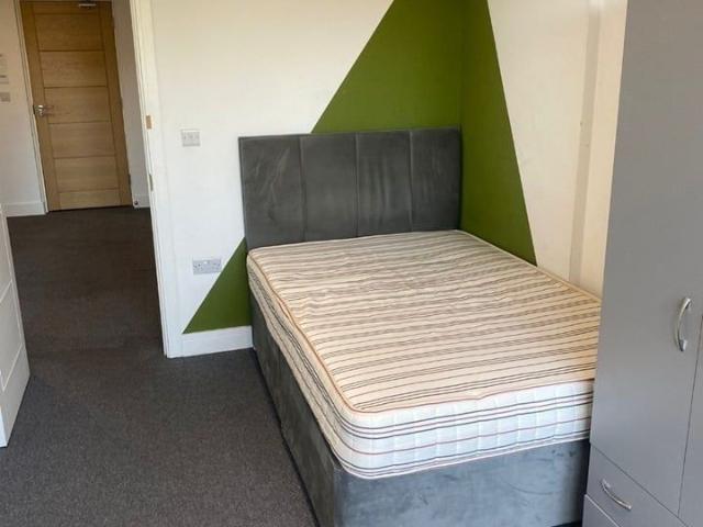 2 Bed Flat, Phoenix Place, BS16