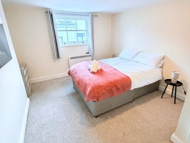 2 Bed Flat, Portland St, SO14