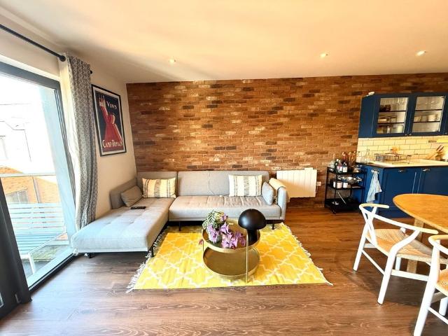 2 Bed Flat, Portland Square, BS2