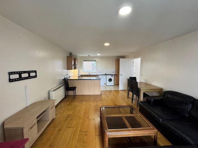 2 Bed Flat, Prince Regent Road, TW3