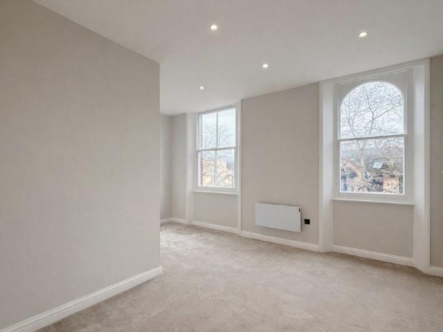 2 Bed Flat, Queens Road, TW10