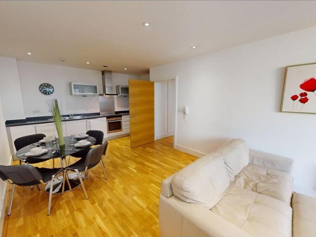 2 Bed Flat, Rumford Place, L3