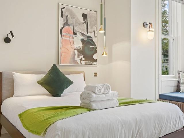 2 Bed Flat, Russell Road, W14