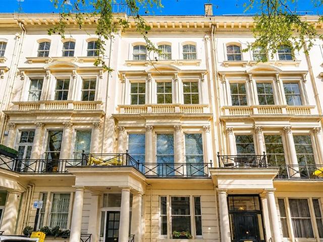 2 Bed Flat, Rutland Gate, SW7