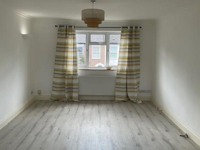 2 Bed Flat, Raleigh Road, TW9