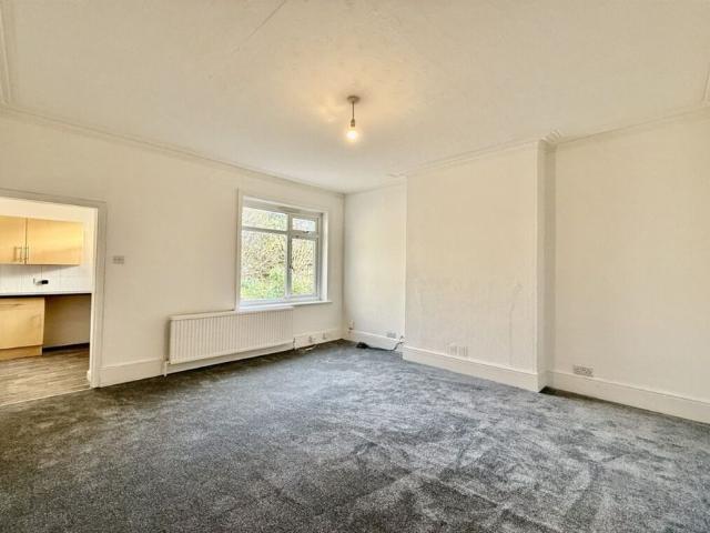 2 bed Flat Ramuz Drive, Westcliff on Sea, SS0