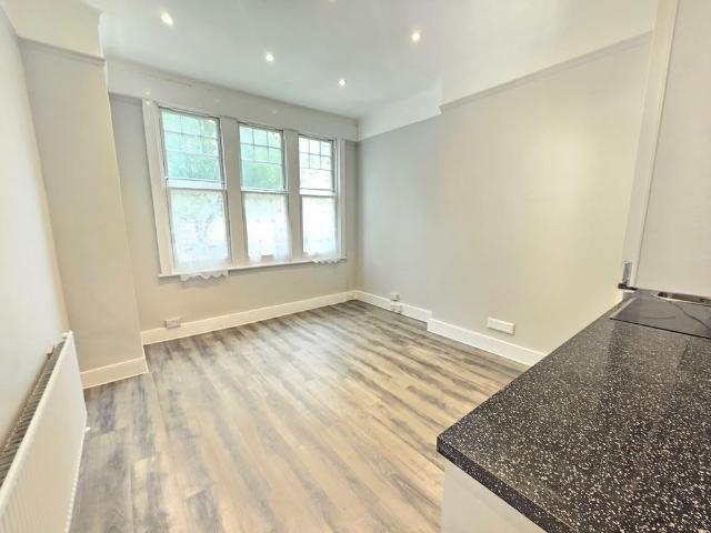 2 Bed Flat, Rathcoole Gardens, N8