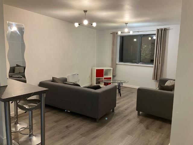 2 Bed Flat, Red Bank, M4