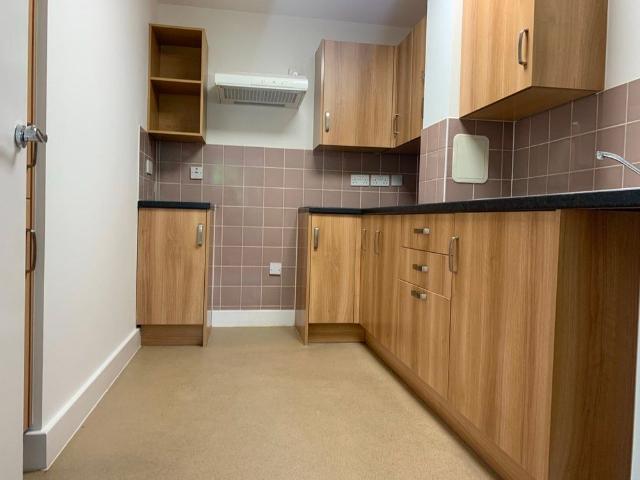 2 Bed Flat, Reedham Close, N17