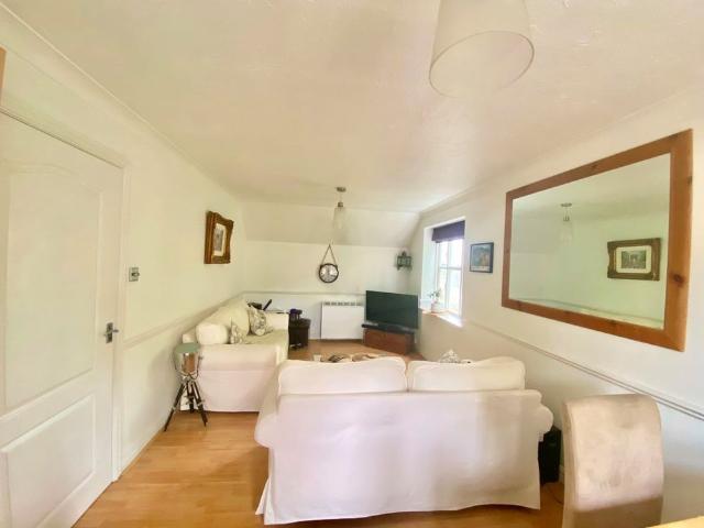2 Bed Flat, Rembrandt Way, RG1